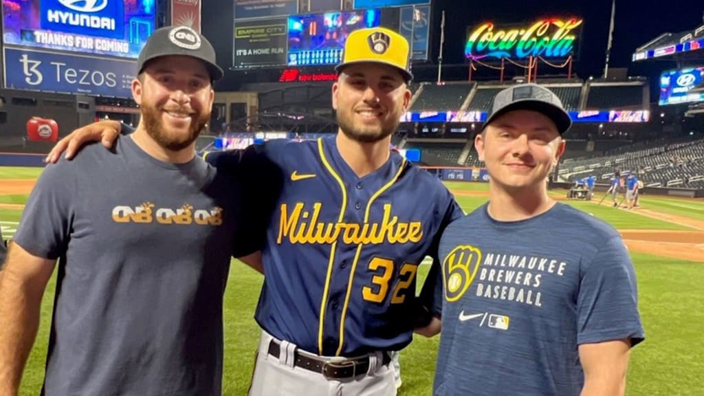 Brewers reliever Peter Strzelecki honors late father