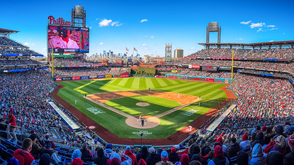 Nemours Kids Run the Bases | Philadelphia Phillies
