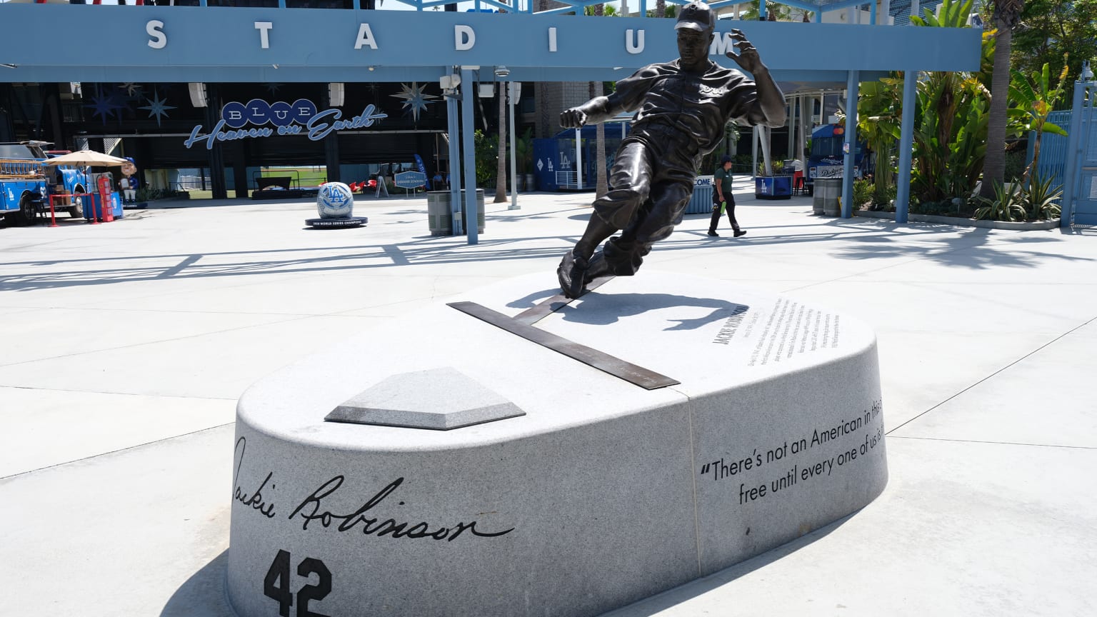 Dodger Legends Statues at Dodger Stadium | Los Angeles Dodgers