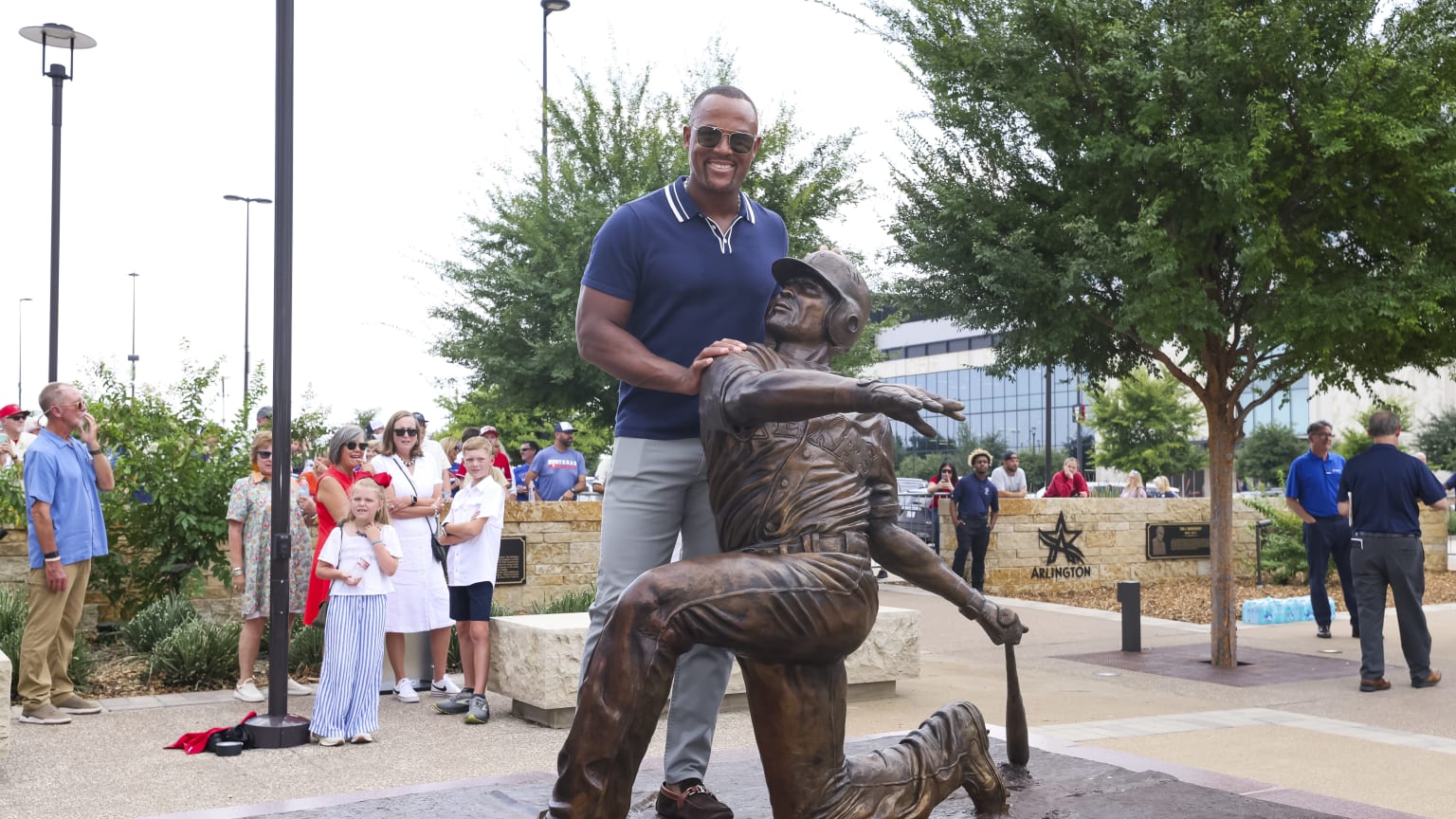 Adrian Beltré statue unveiled at Globe Life Field