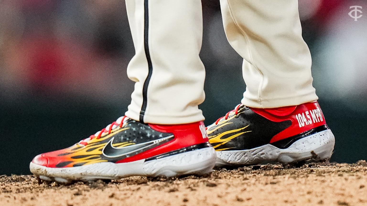 Jhoan Duran gets custom cleats to show off speed