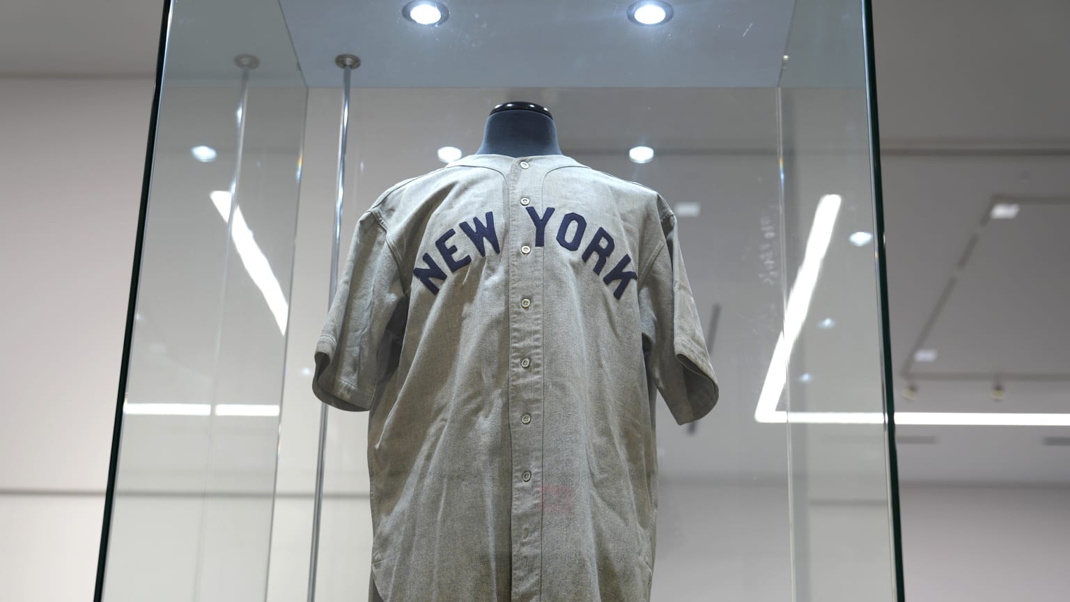 Babe Ruth jersey sells for record at auction
