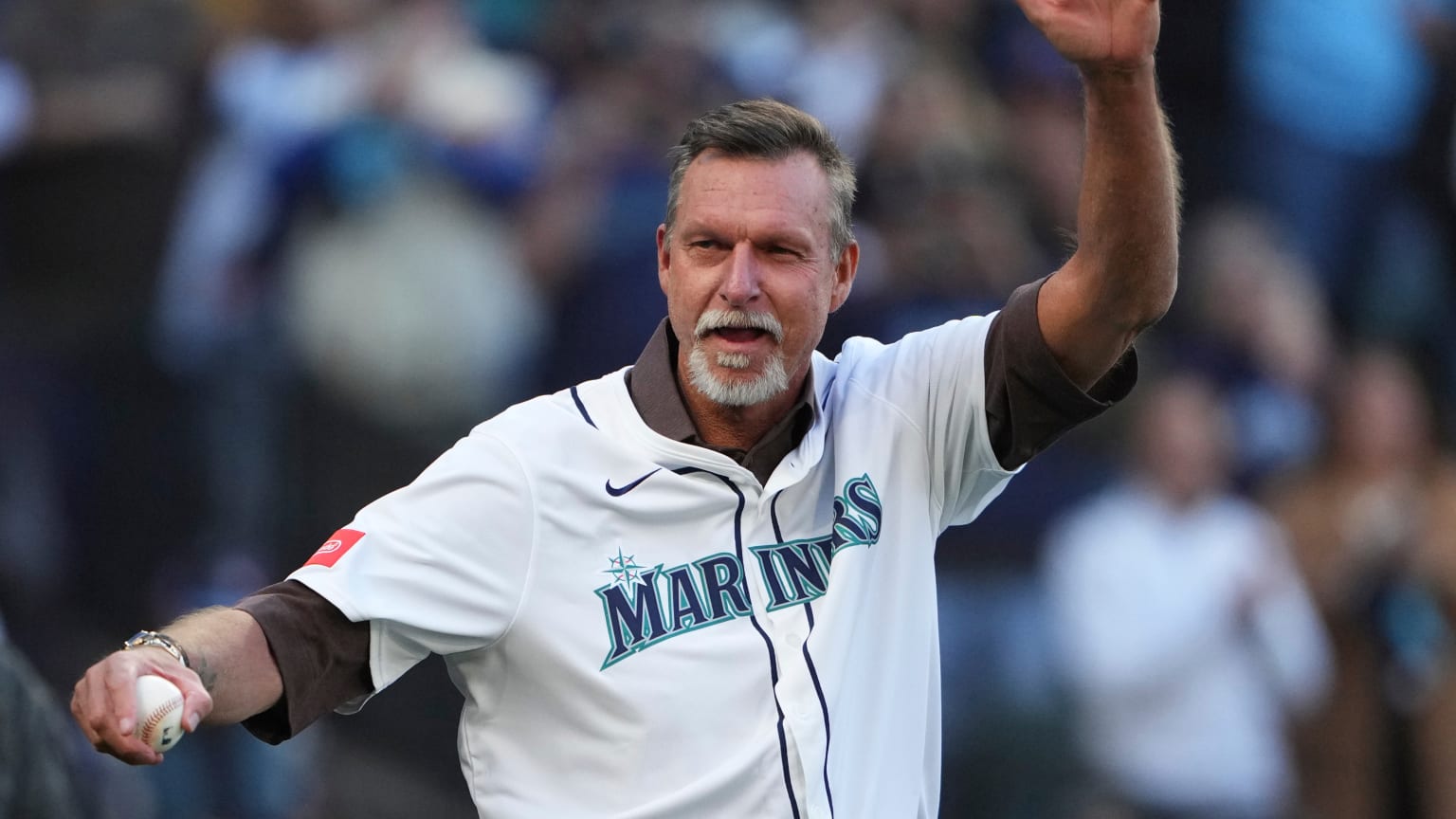 La leyenda de Seattle, Randy Johnson, lanzó la 1ra bola el miércoles