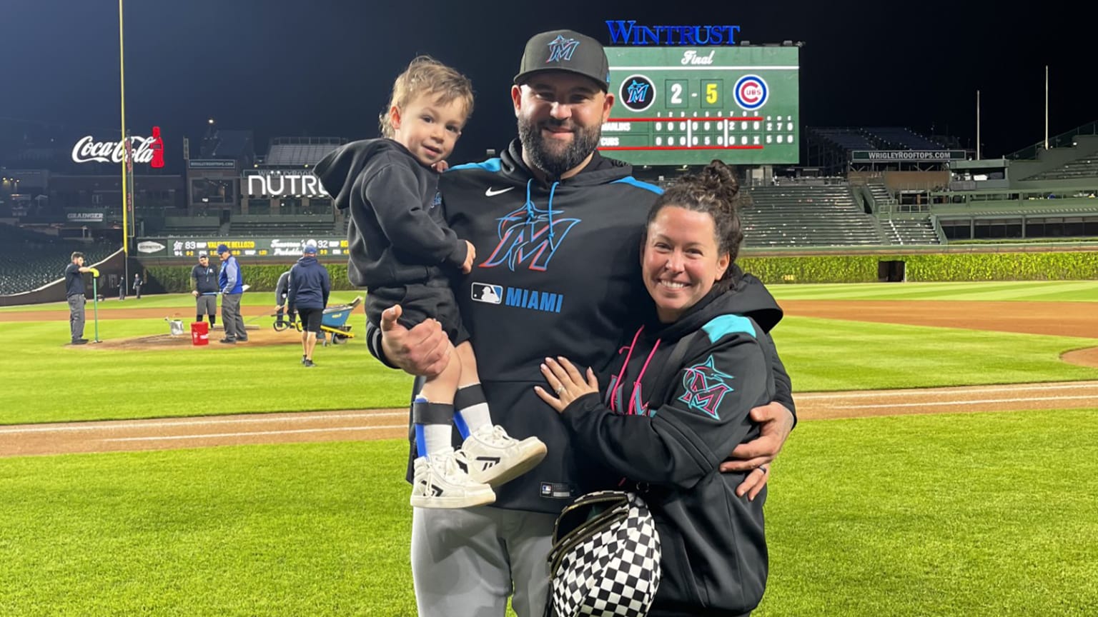 Derek Shomon closer to family as White Sox hitting coach