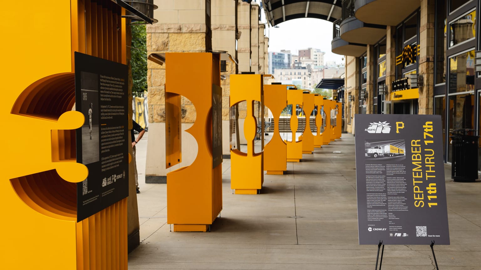 Roberto Clemente photo exhibit debuts at PNC Park