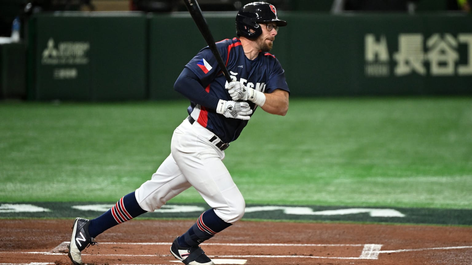 Eric Sogard first MLB player on Czech national team