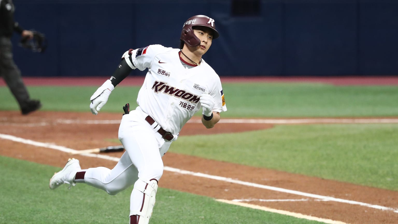 Jung-Hoo Lee could be MLB's next Korean superstar