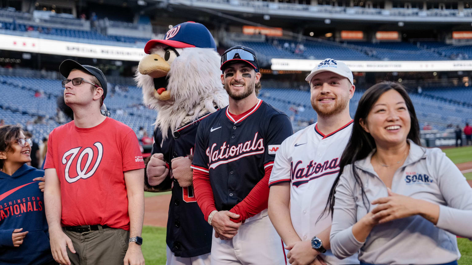 Dylan Crews hosts So Kids SOAR members at Nationals' win vs. Marlins