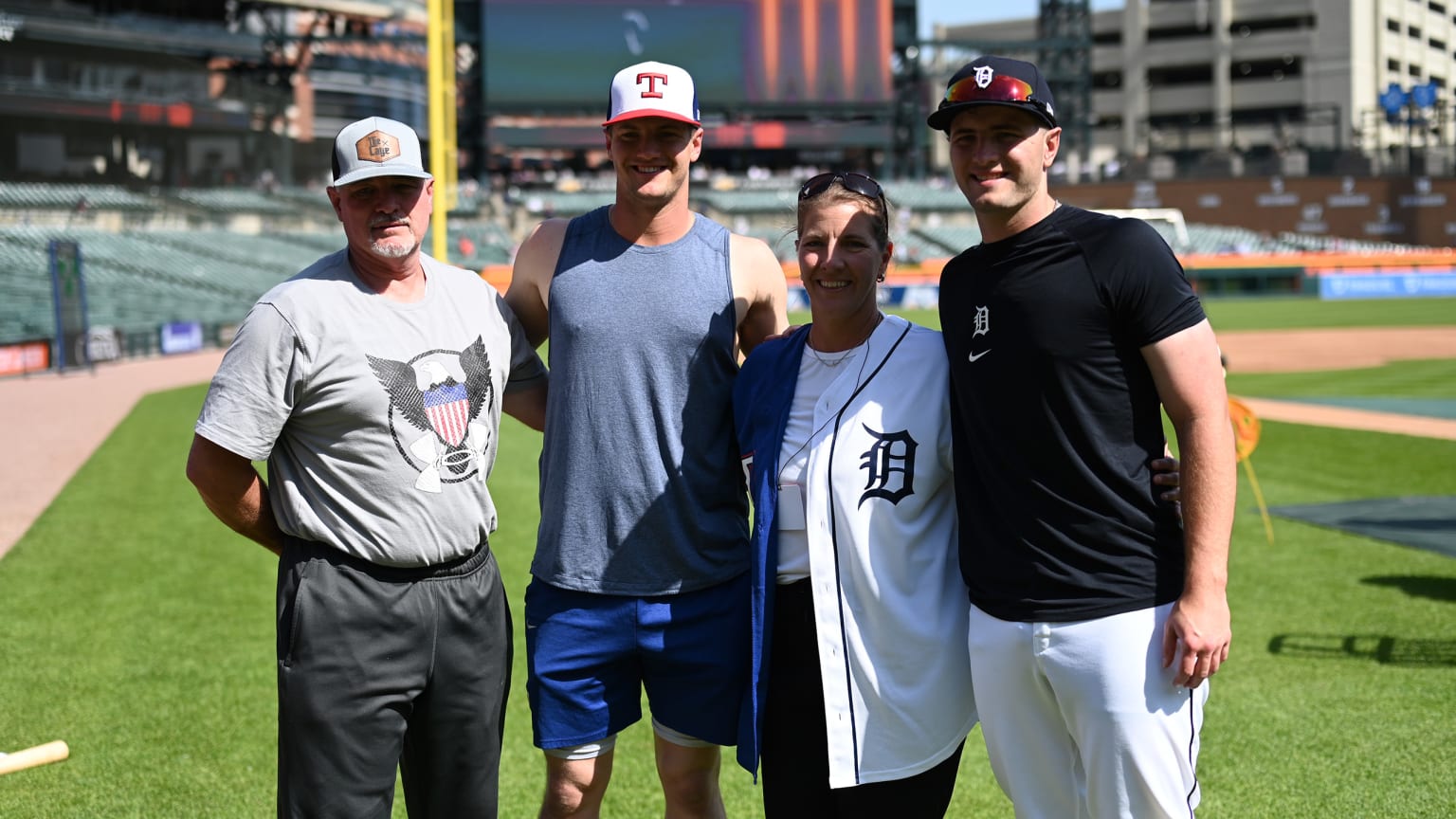 Jace and Josh Jung play tic-tac-toe in infield
