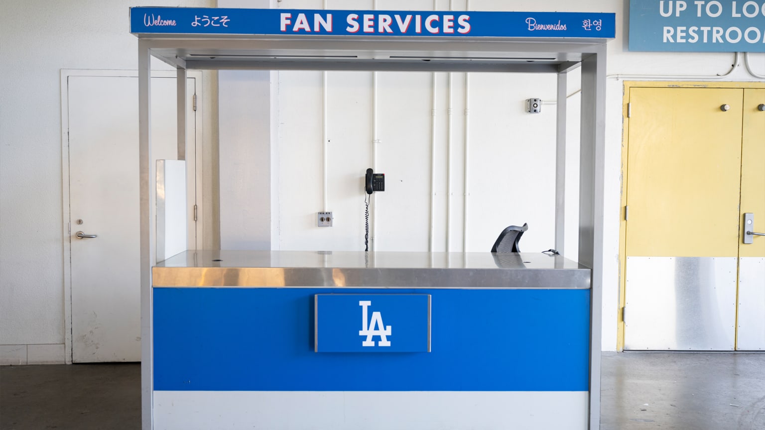 Souvenir Buttons at Dodger Stadium | Los Angeles Dodgers