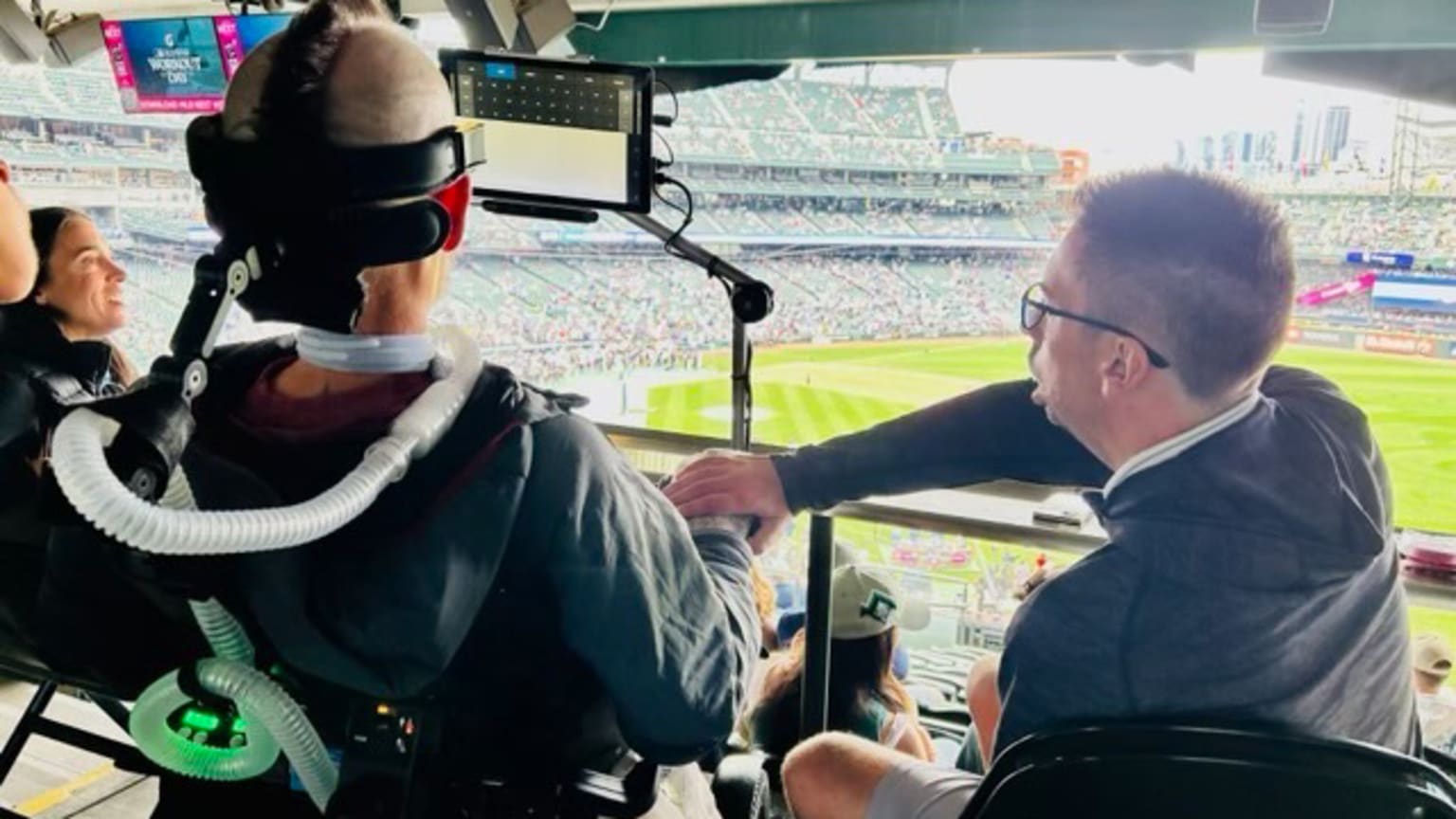 Steve Gleason, Chris Snow's family throw out 1st pitch on Lou Gehrig Day