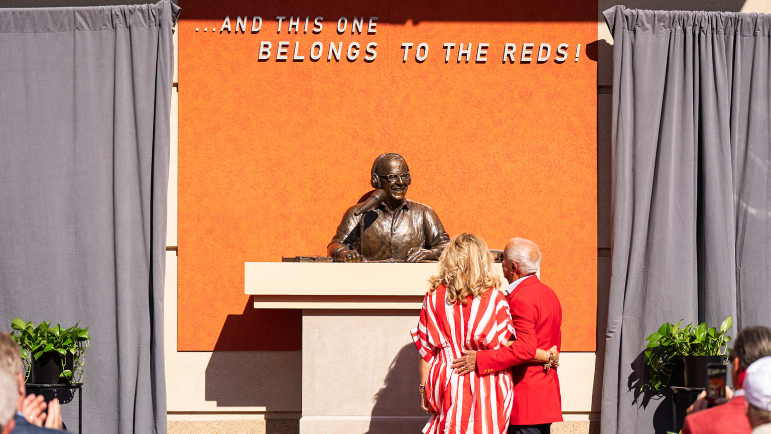Marty Brennaman Statue | Cincinnati Reds