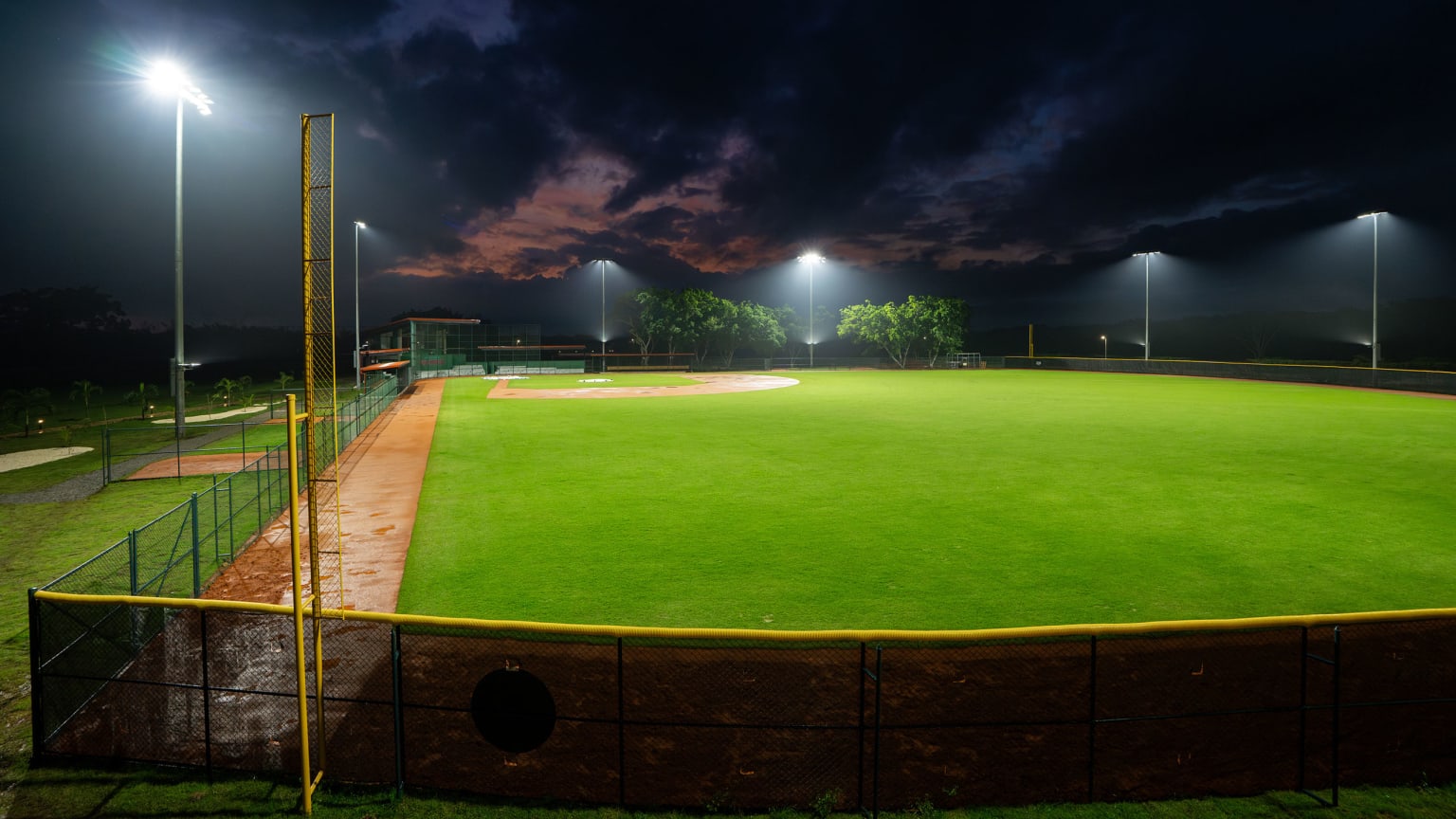 D-backs open Dominican Academy