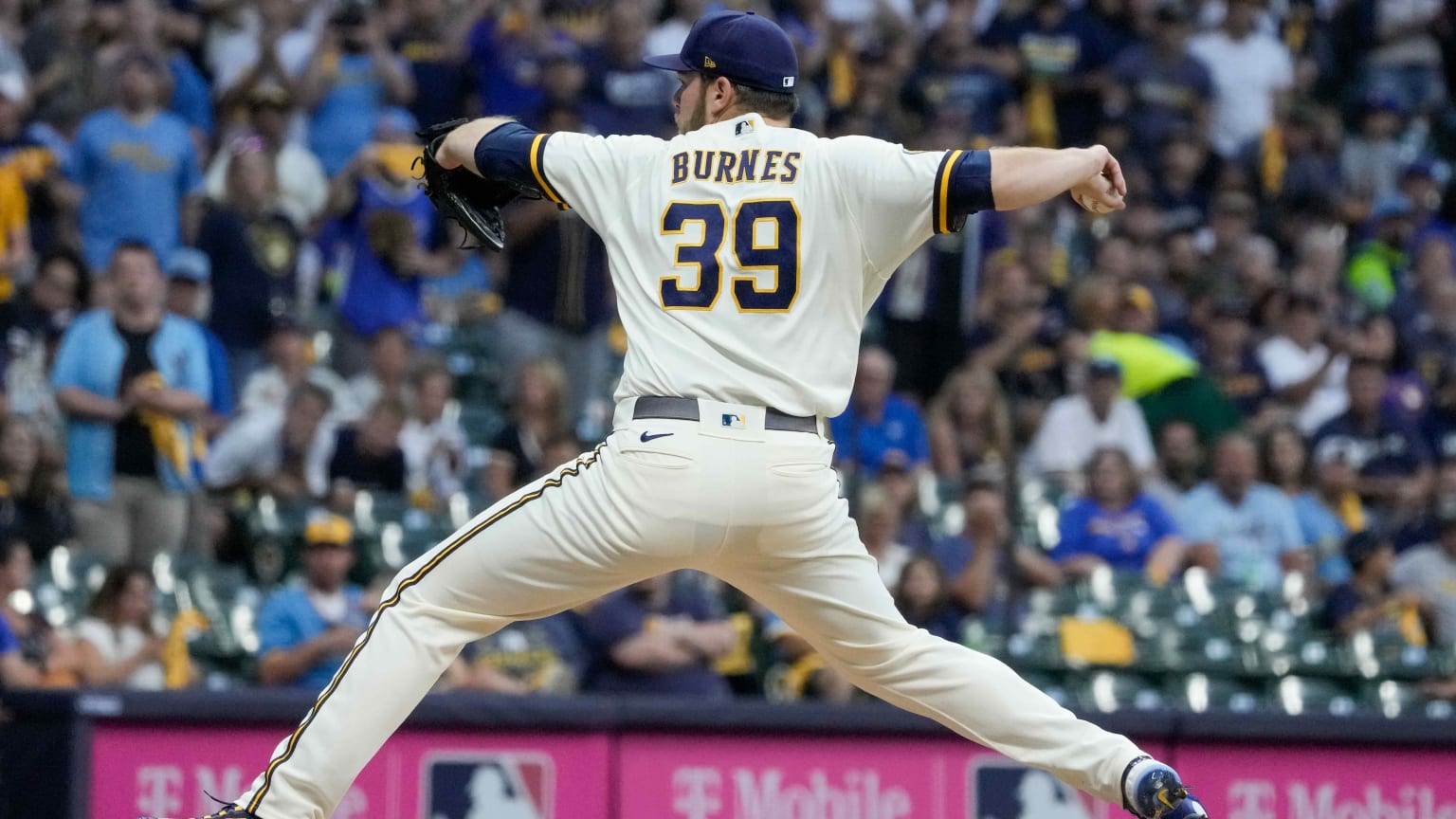 Padres han expresado interés en canje por Corbin Burnes