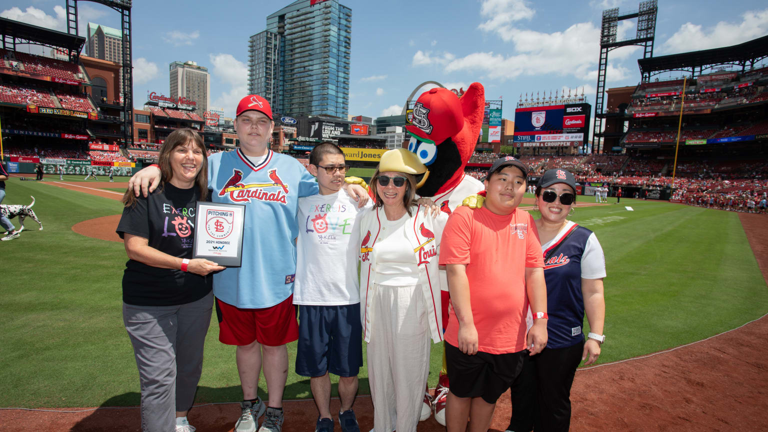 Pitching In for the Community | St. Louis Cardinals