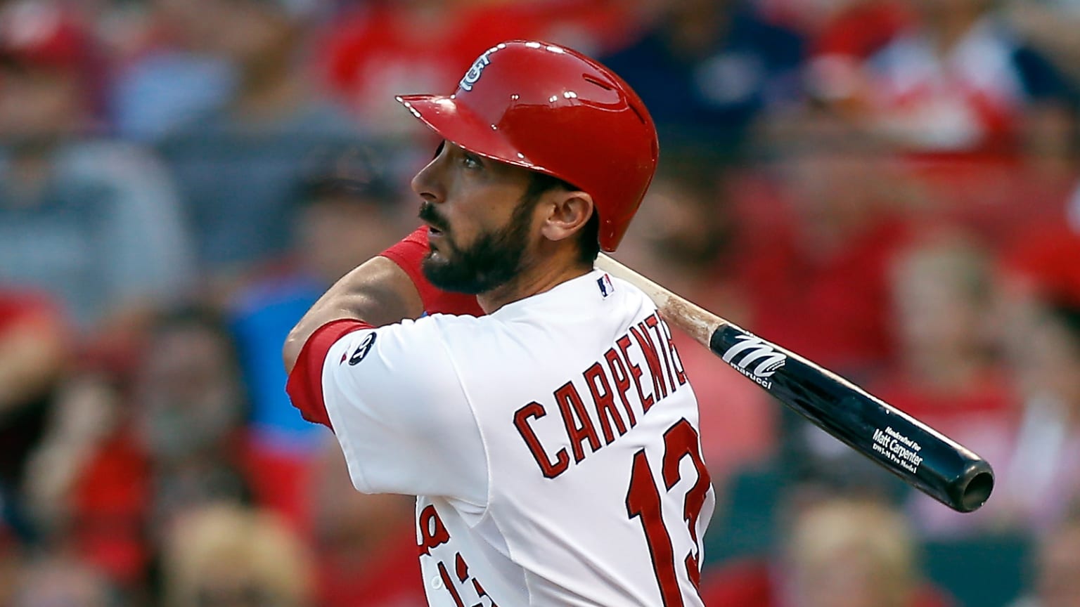 Carpenter regresa a los Cardenales con contrato de un año