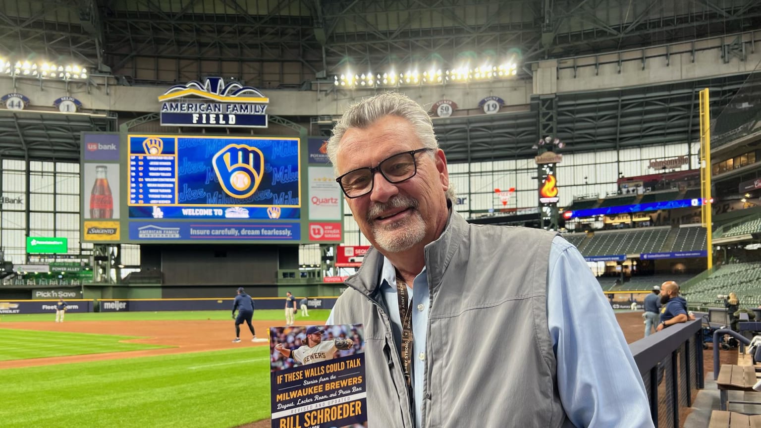Brewers broadcaster Bill Schroeder releases new book