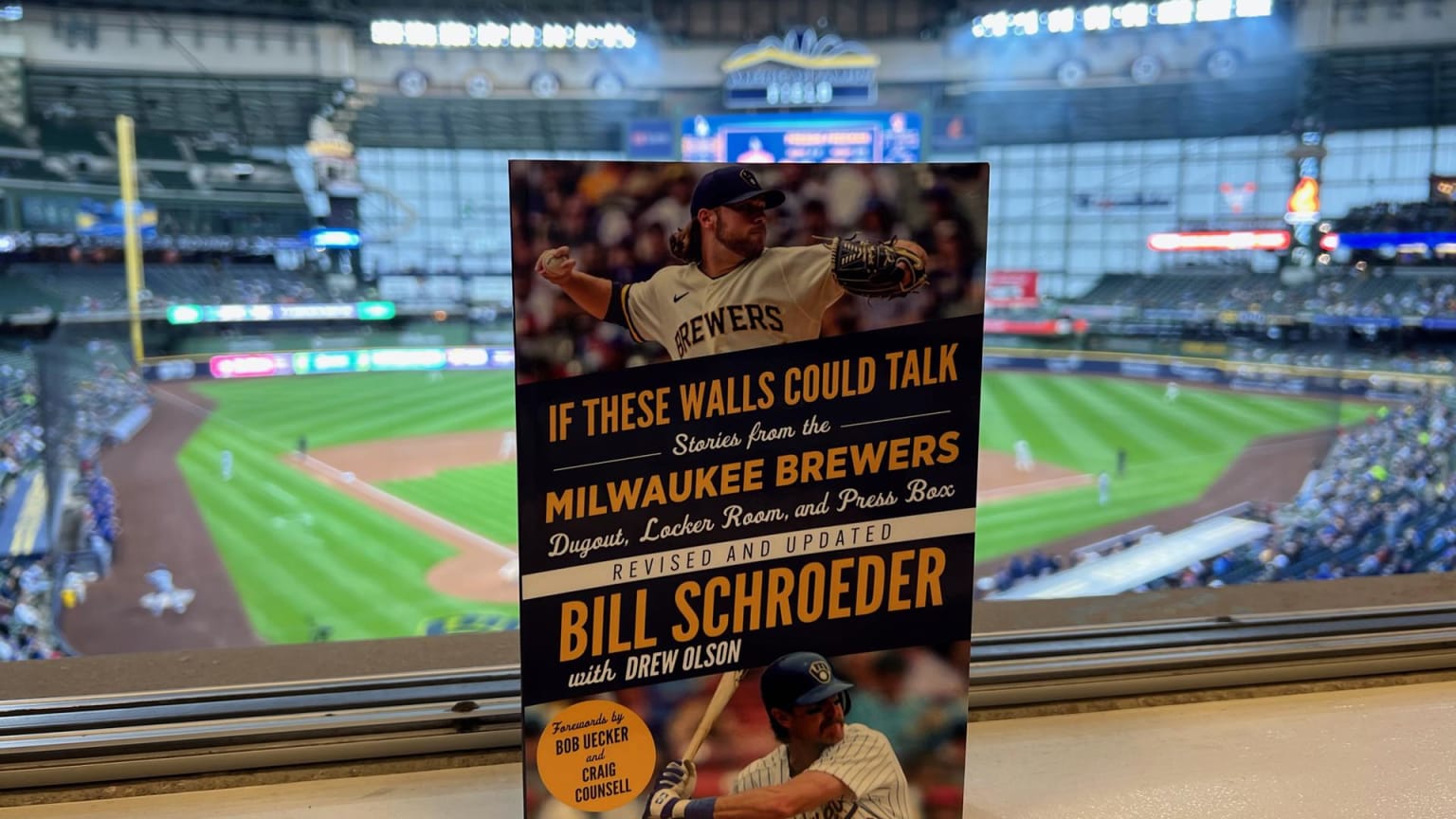 Brewers broadcaster Bill Schroeder releases new book