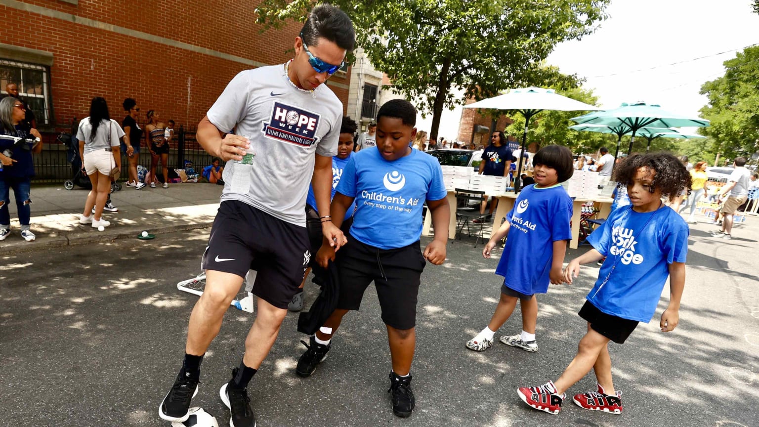 Yankees conclude HOPE Week by honoring Street Lab