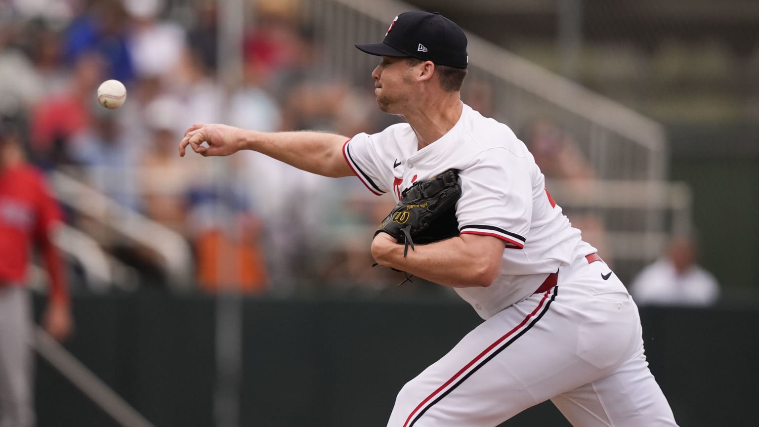 Justin Topa has knee injury setback for Twins