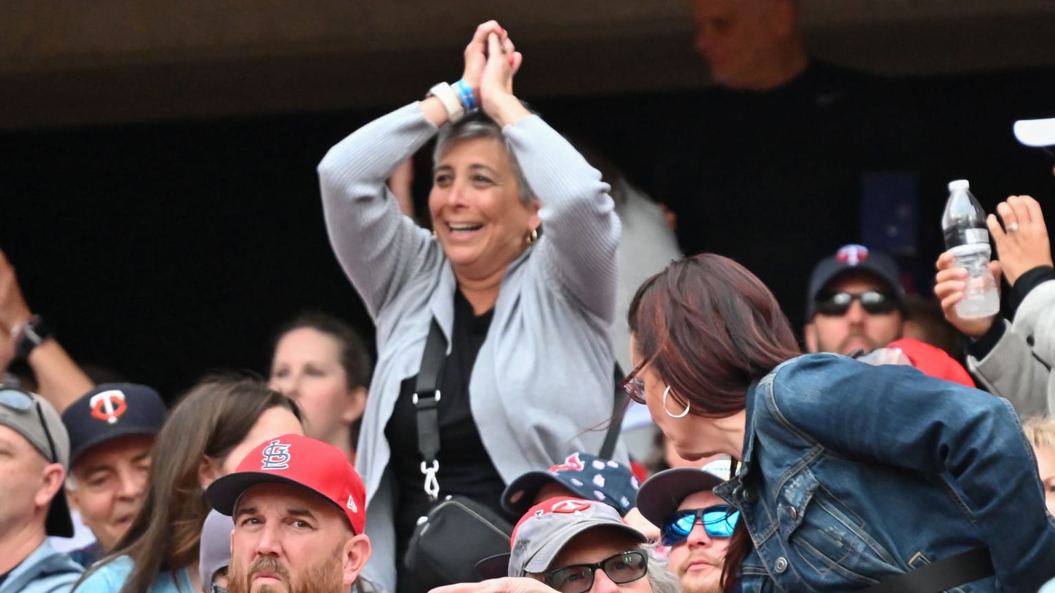 Mickey Gasper logs his first MLB hit in Twins' loss to Cardinals