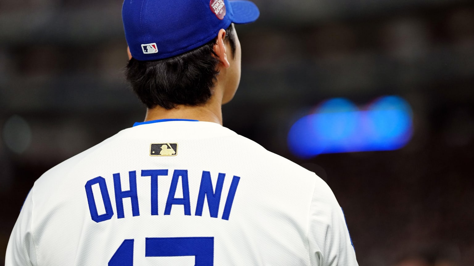 MLB, Topps & Fanatics team up for gold MLB logo patch