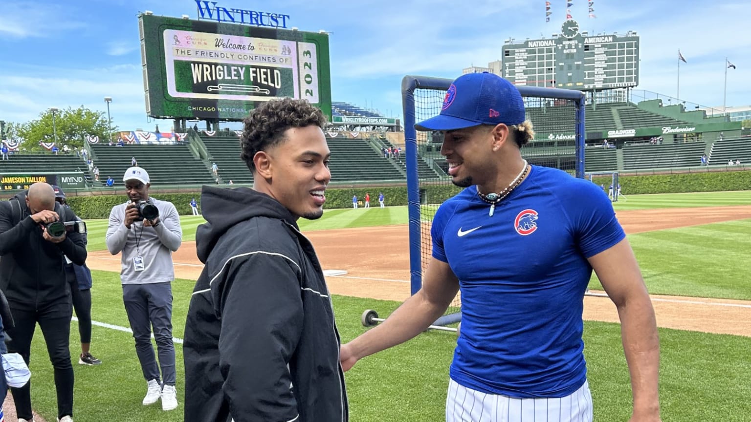 Myke Towers throws out 1st pitch before Cubs game