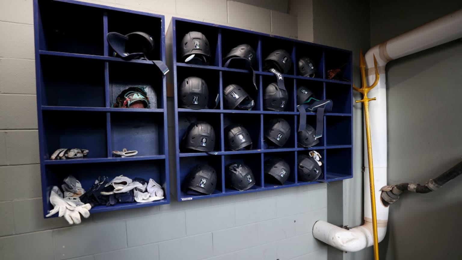 Mariners introduce Aquaman trident as home run prop