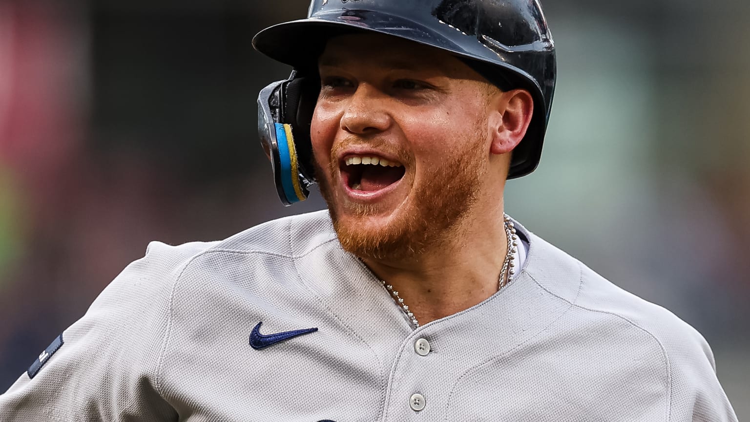 Yankees adquieren a Alex Verdugo desde Medias Rojas por 3 pitchers