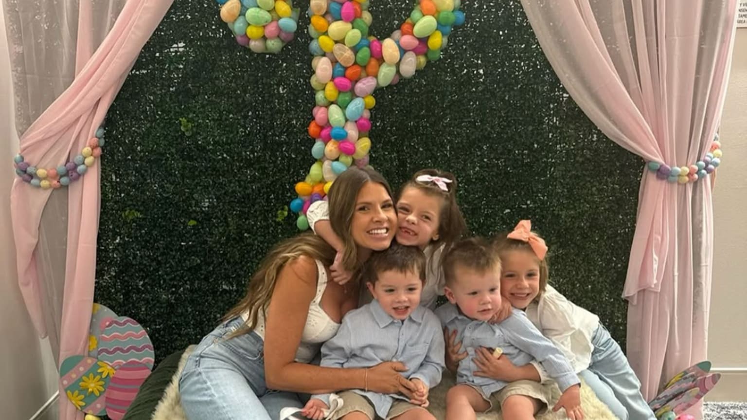 Phillies players' children all growing up together