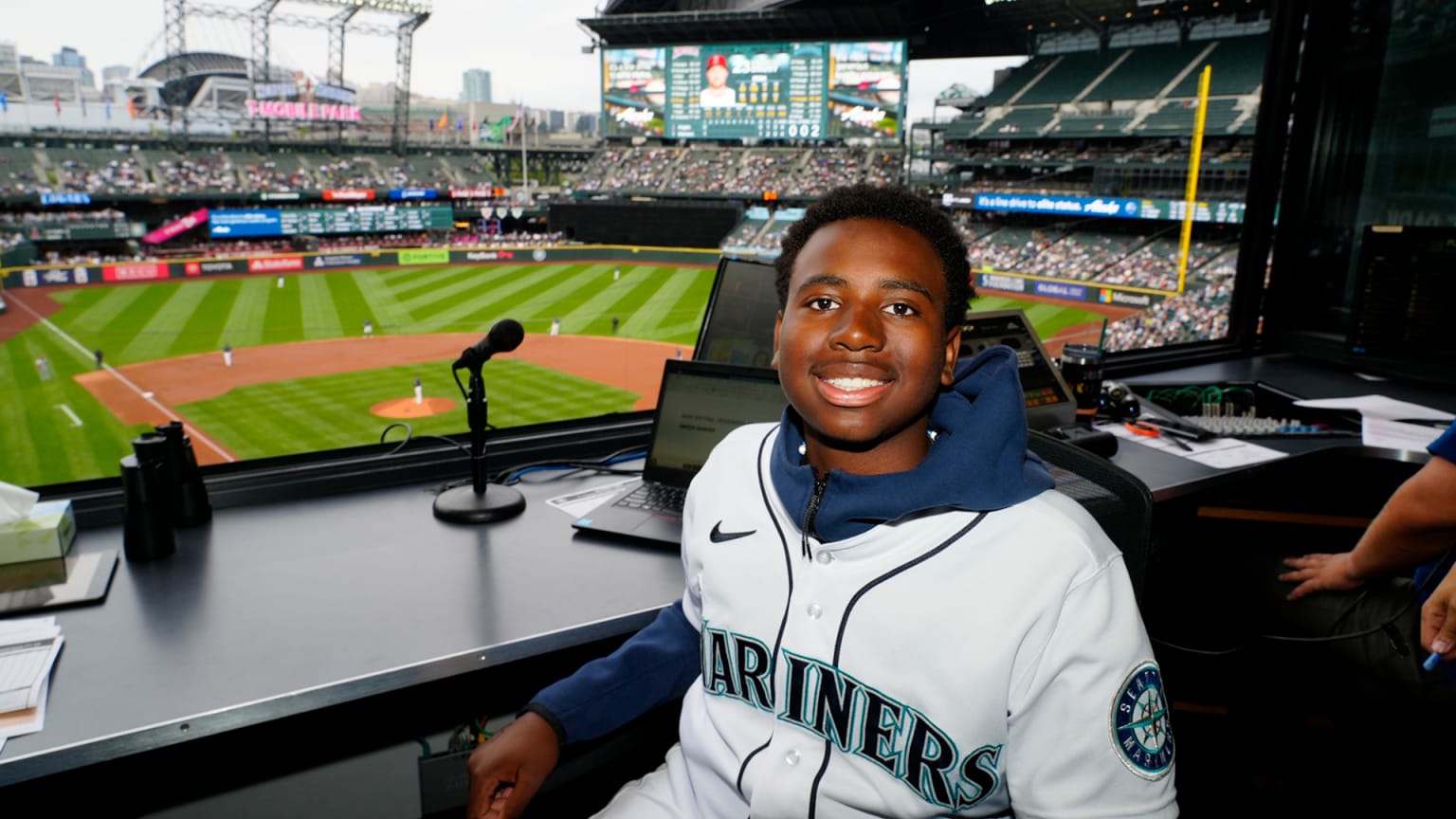 Mariners Hometown Nine fellow pursing MLB broadcasting dream