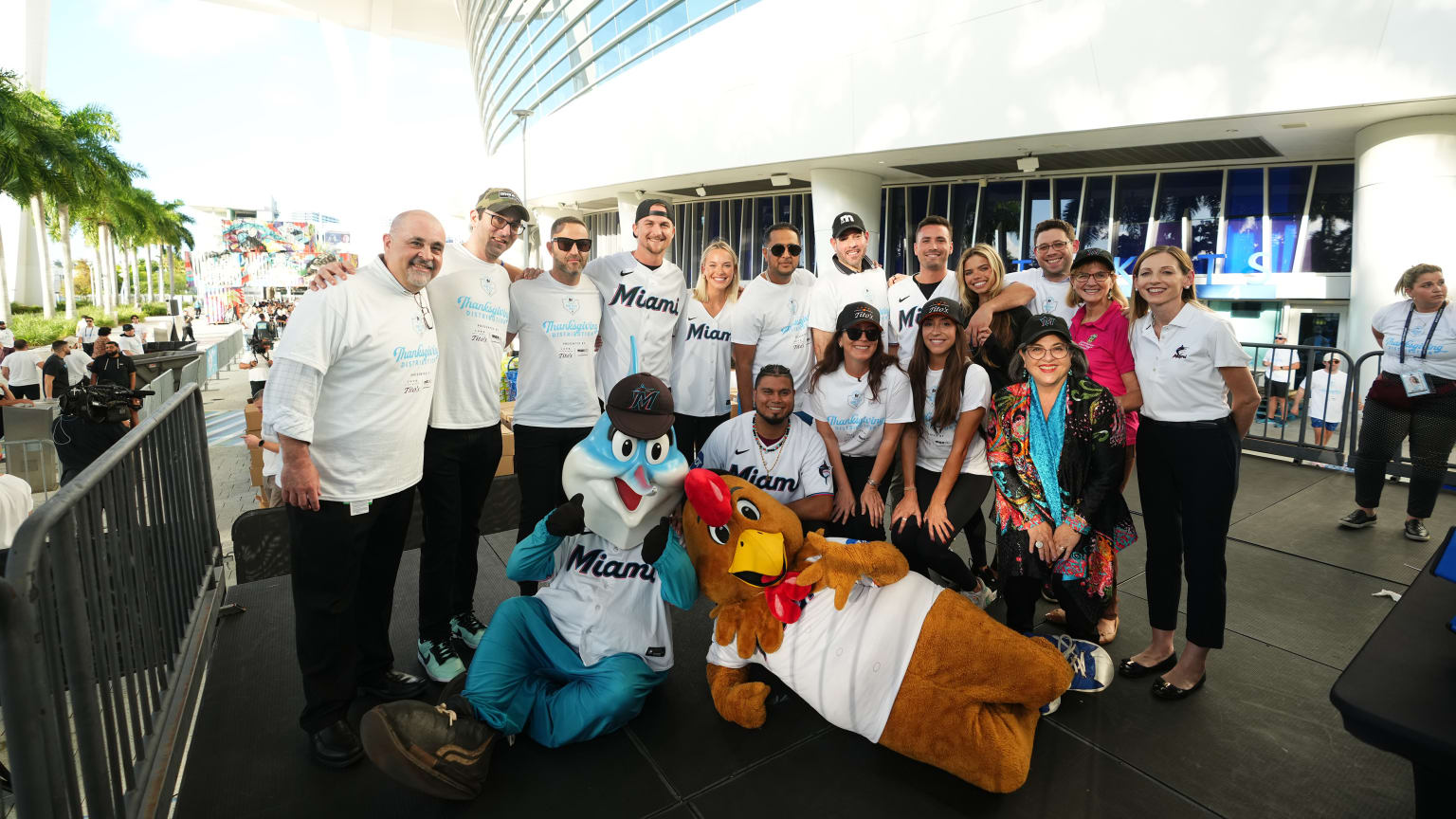 Peter Bendix joins Marlins' Thanksgiving event