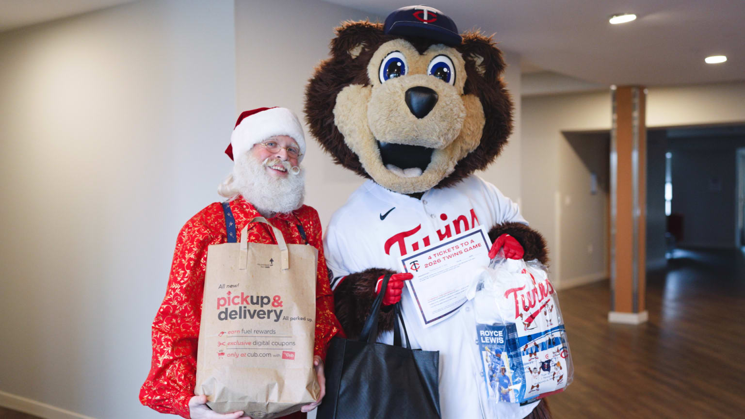 Twins mascot T.C. Bear gives back at Thanksgiving