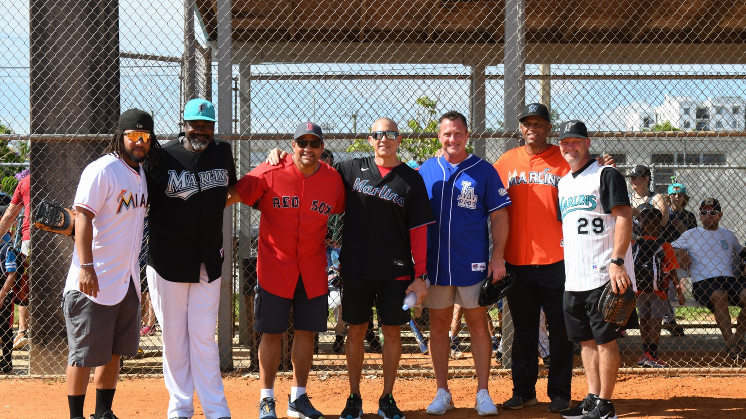 MLB alumni teach kids at Legends for Youth Clinic
