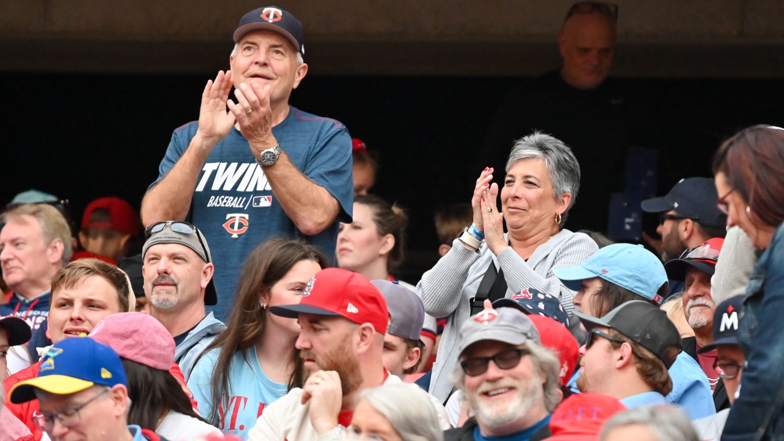 Mickey Gasper logs his first MLB hit in Twins' loss to Cardinals