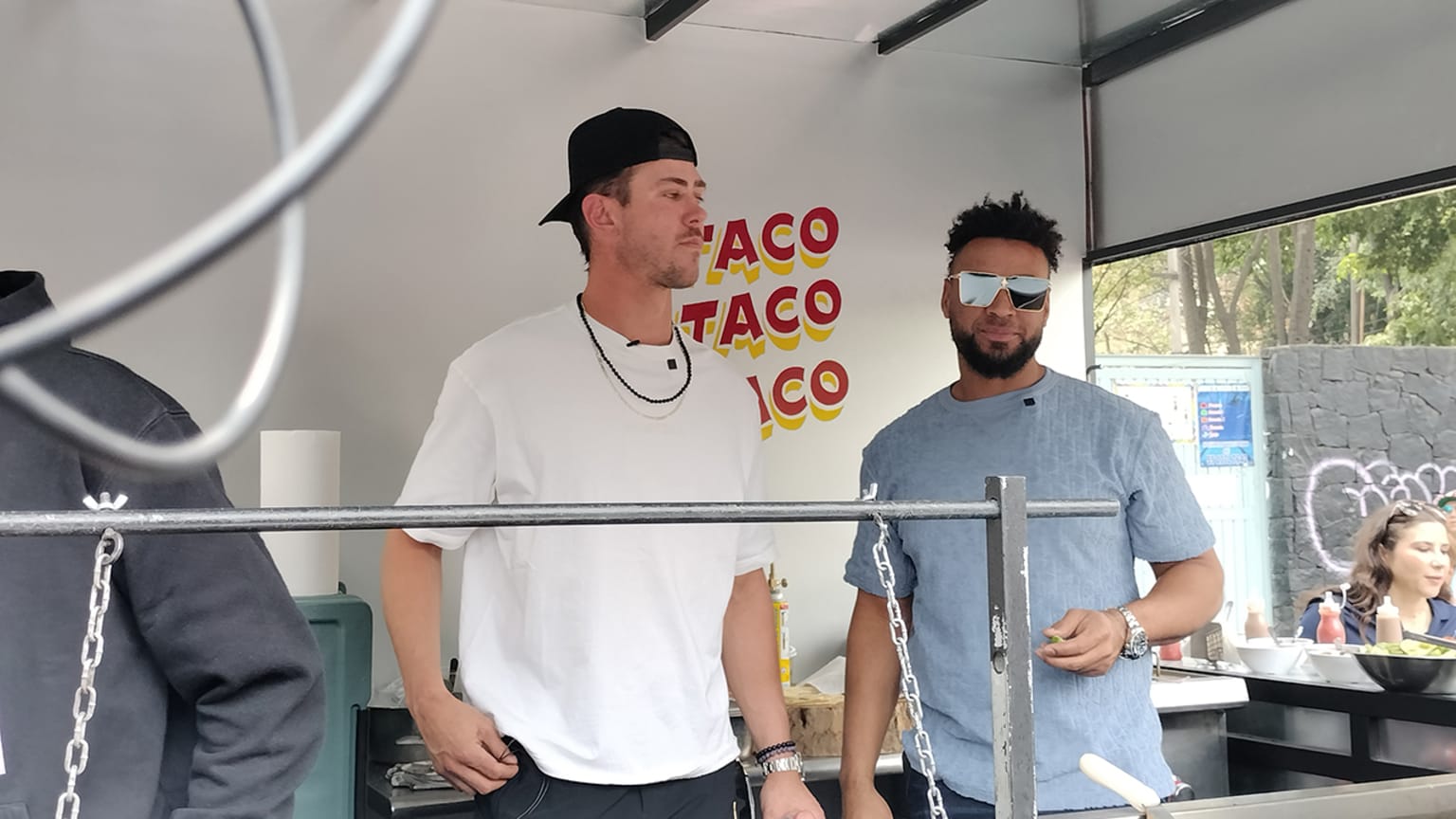 MLB players serve tacos to fans in Mexico City