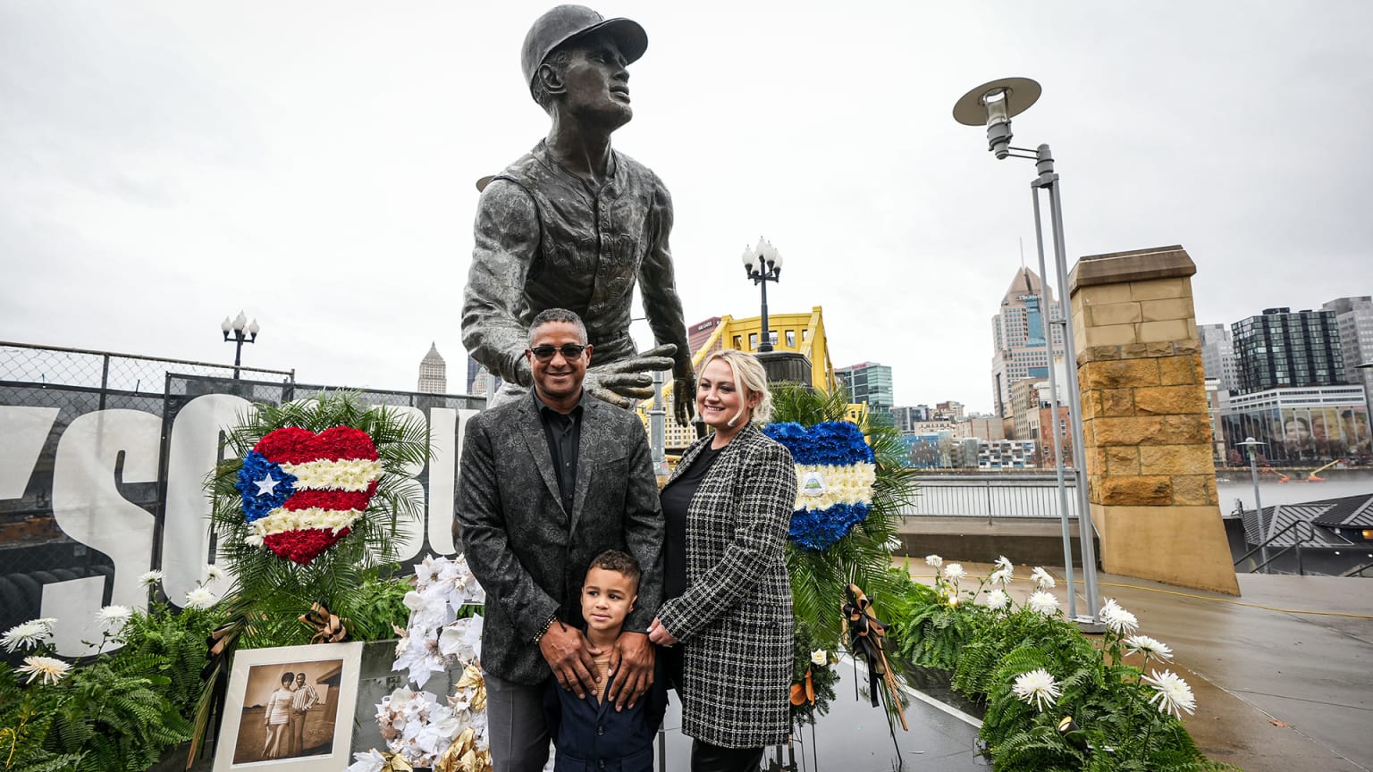 Roberto Clemente Jr. honors father on 50th anniversary of his death