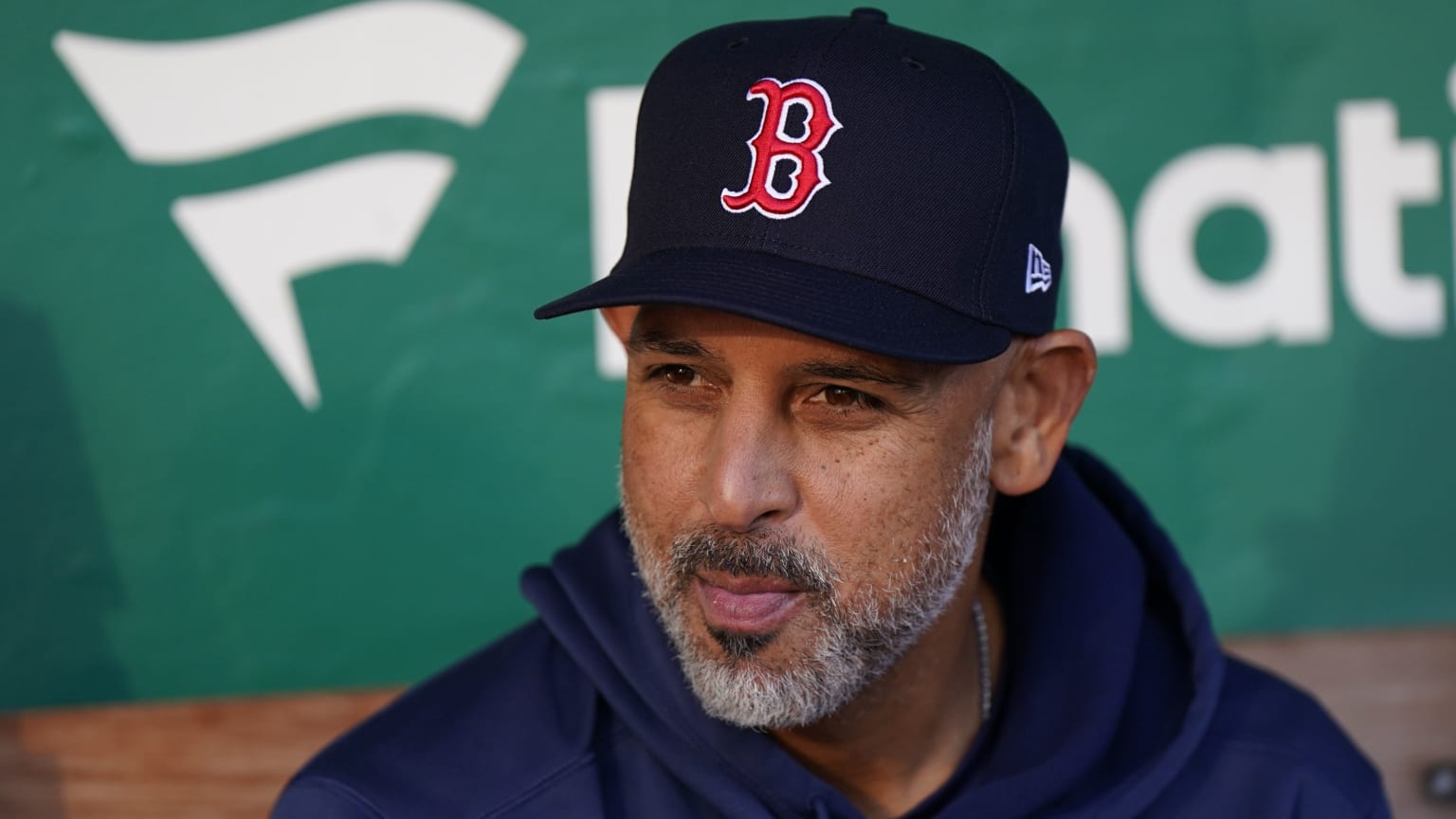 Medias Rojas acuerdan extensión de tres años con Alex Cora