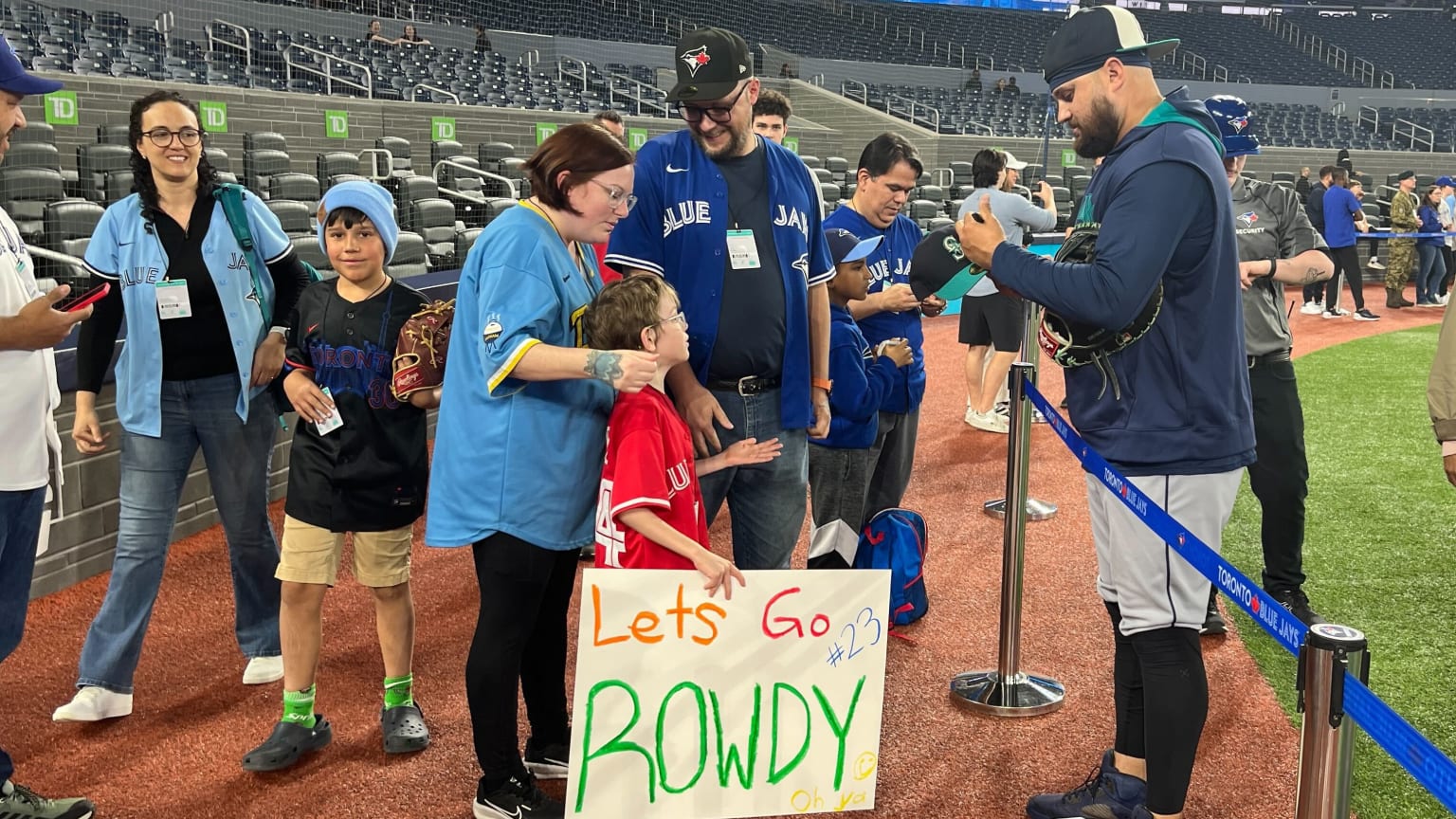 Rowdy Tellez's grand slam caps Mariners' rally in 12th inning