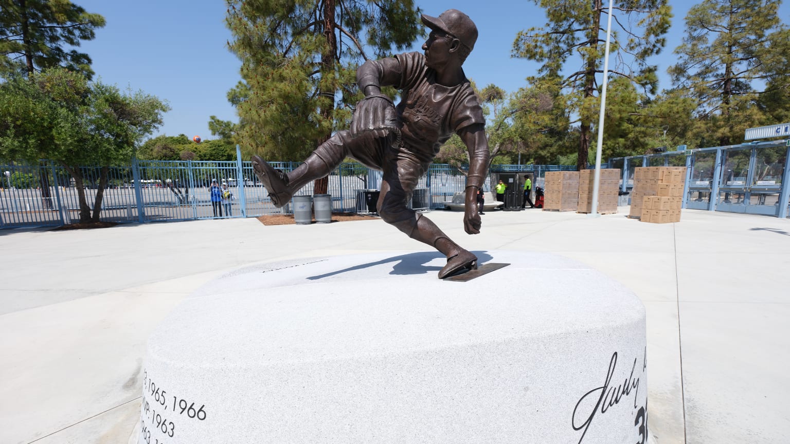 Dodger Legends Statues at Dodger Stadium | Los Angeles Dodgers