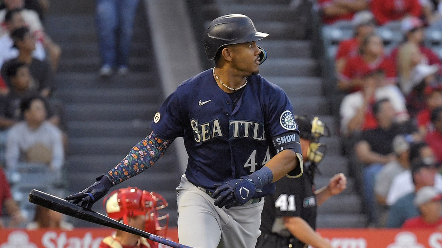 Julio Rodríguez lidia con dolores de espalda