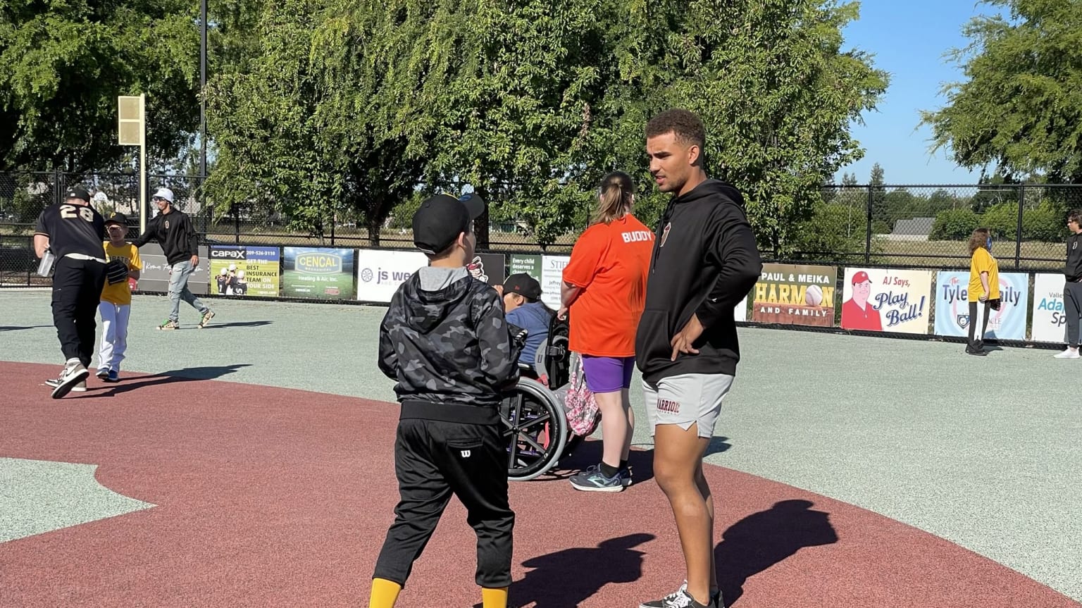 Mariners prospect Harry Ford gives back to community
