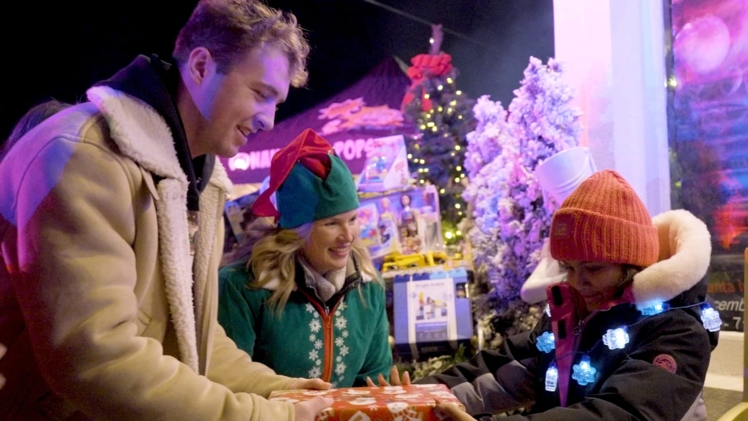 Kyle Teel gives back to families in need during holidays