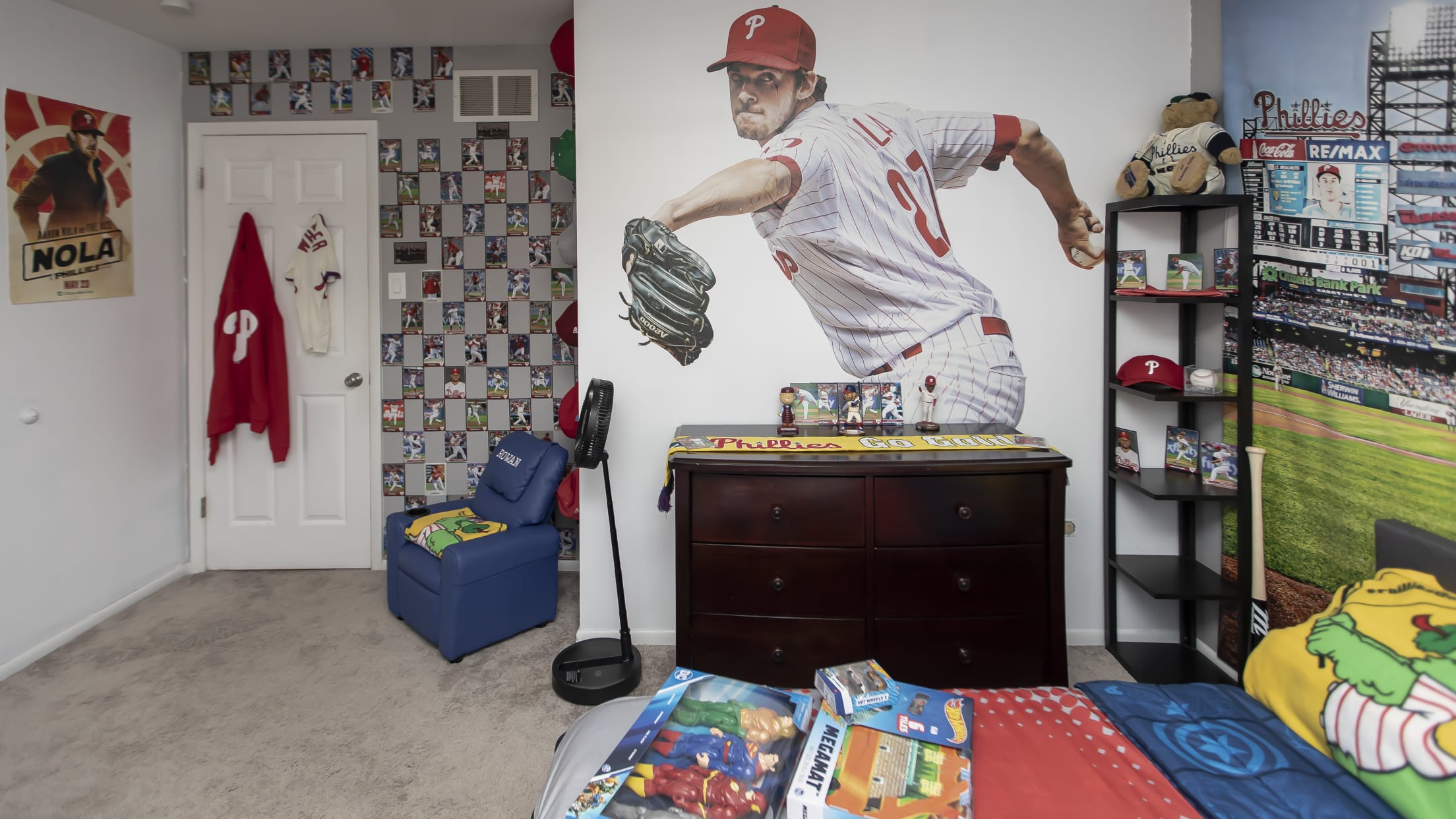 Young Child Battling Cancer Gets a Phillies Extreme Room Makeover ...