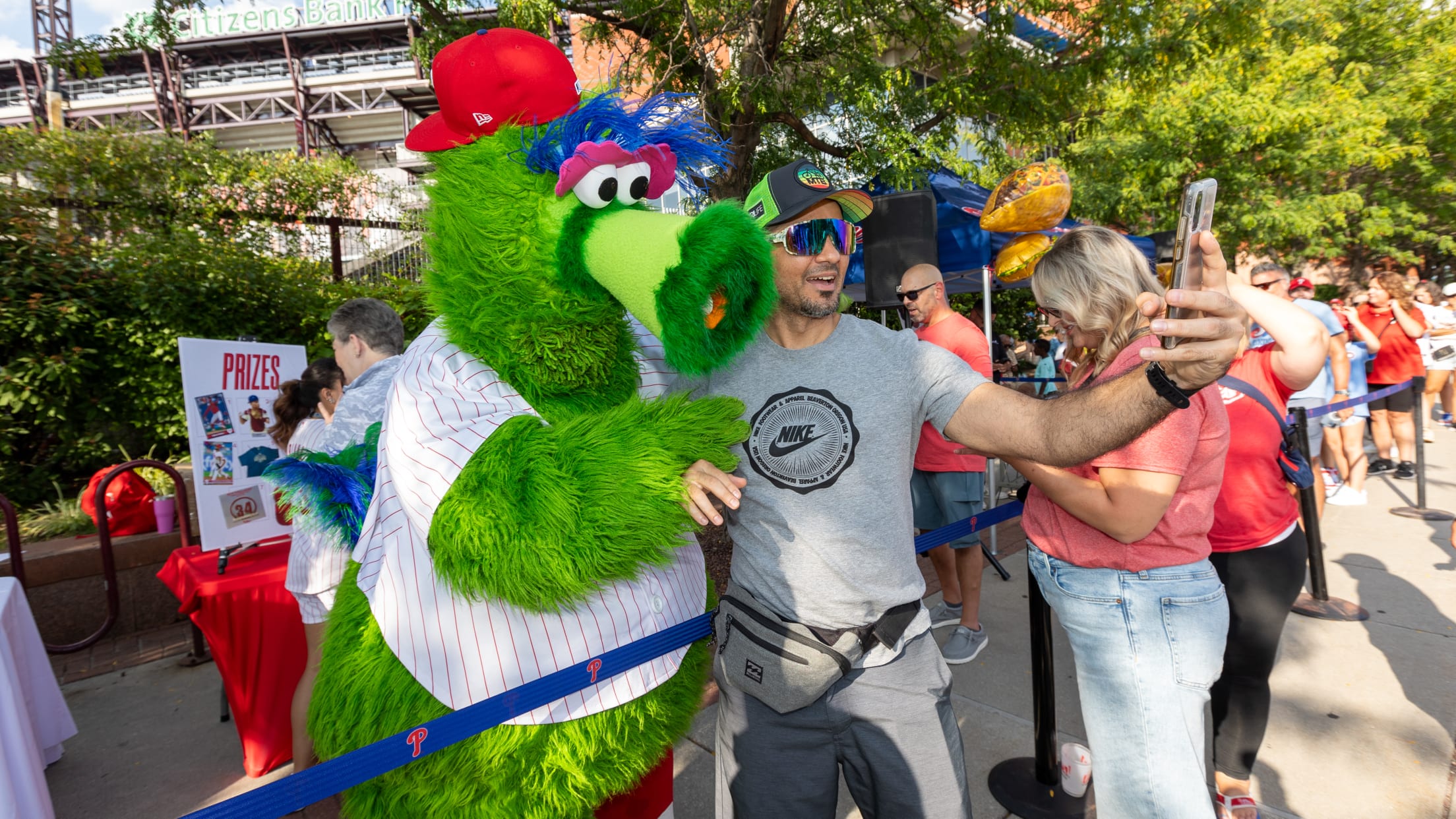 Taijuan Walker Gives Out Free Tacos to Benefit Foster Care in ...