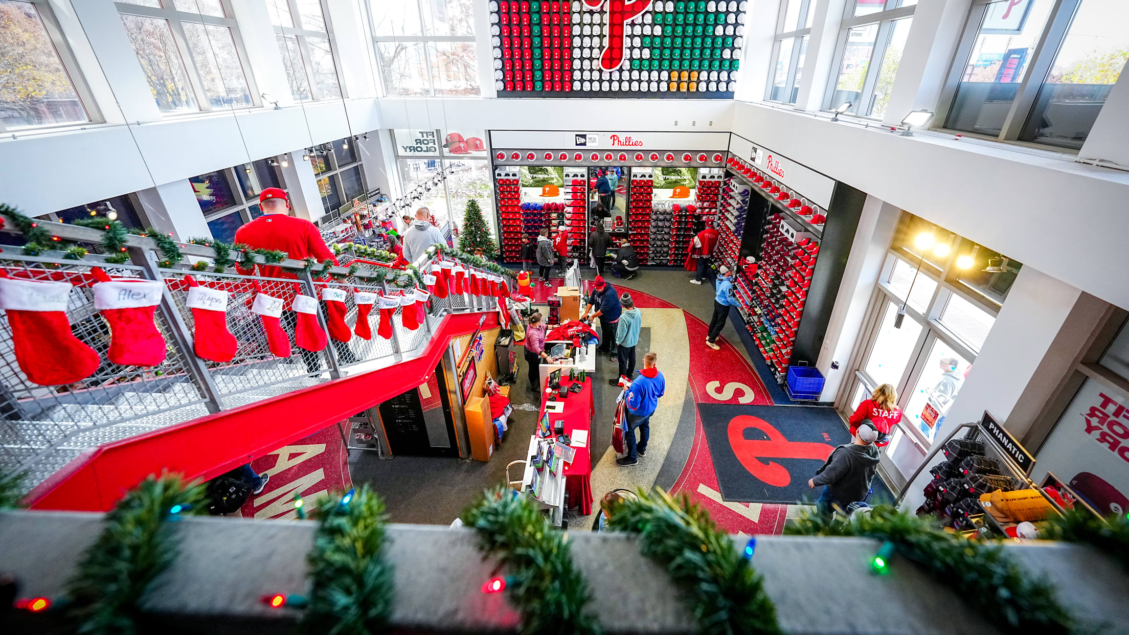 Phanatic & Phillies-themed holiday gifts to debut at Team Store | MLB.com