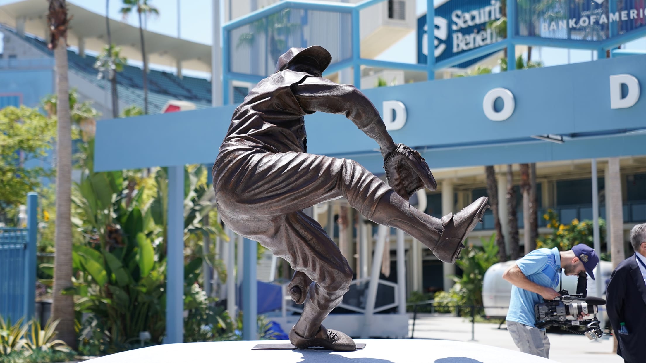 Dodger Legends Statues at Dodger Stadium | Los Angeles Dodgers