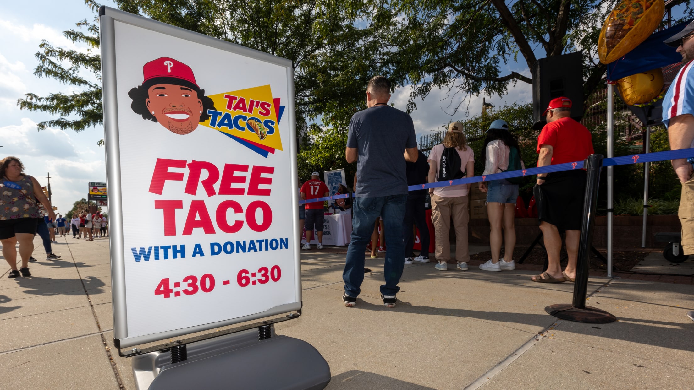 Taijuan Walker Gives Out Free Tacos to Benefit Foster Care in ...
