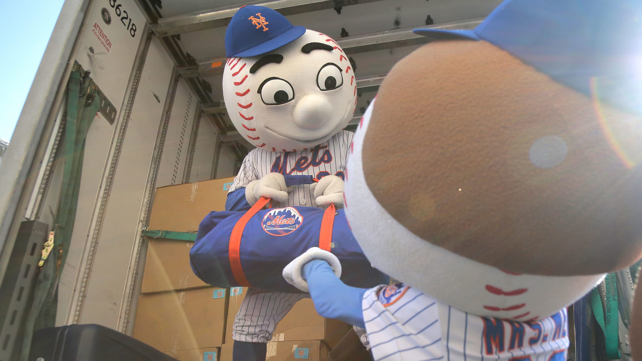Welcome to the Home of Mr. & Mrs. Met | New York Mets