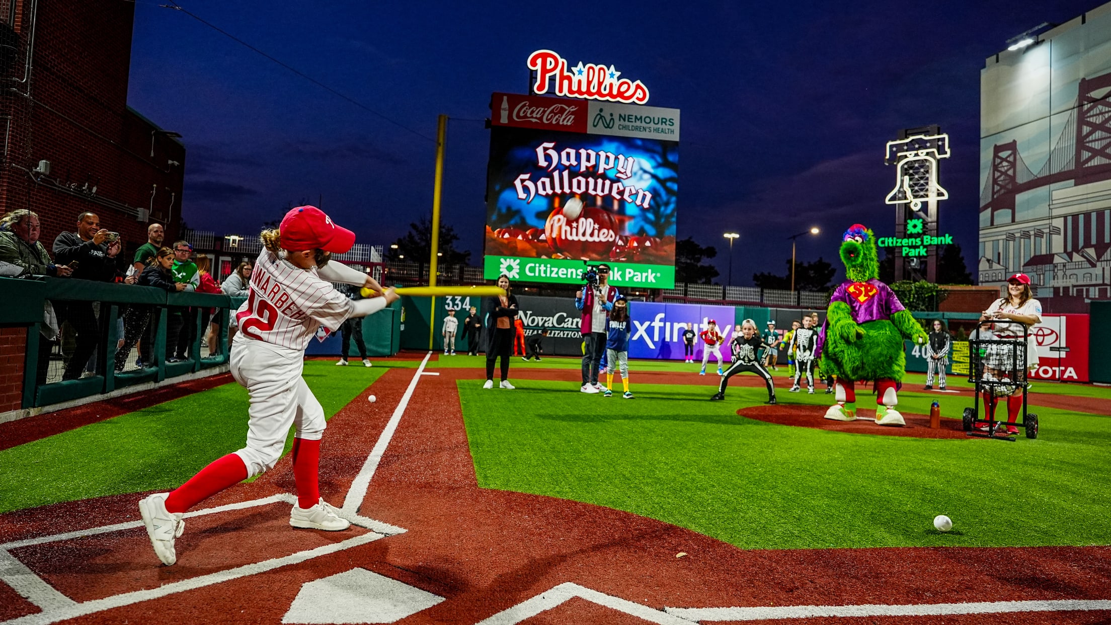 Phillies Ballgirls host Halloween Party for kids from Uplifting ...
